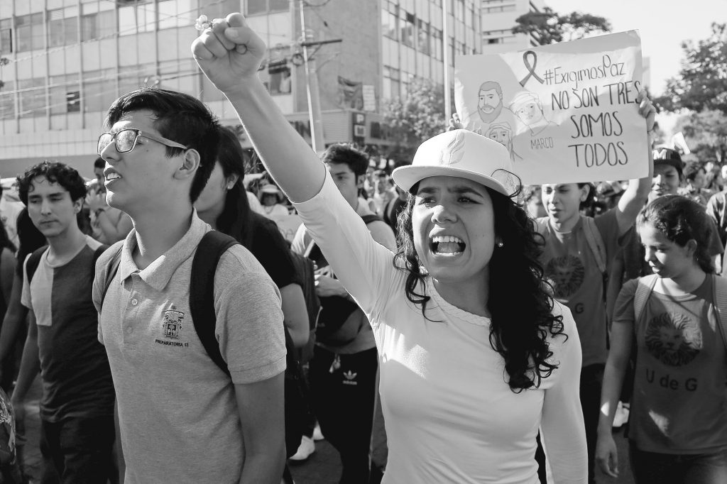 Mexican students allegedly dissolved in acid by rapper – Aruba Today