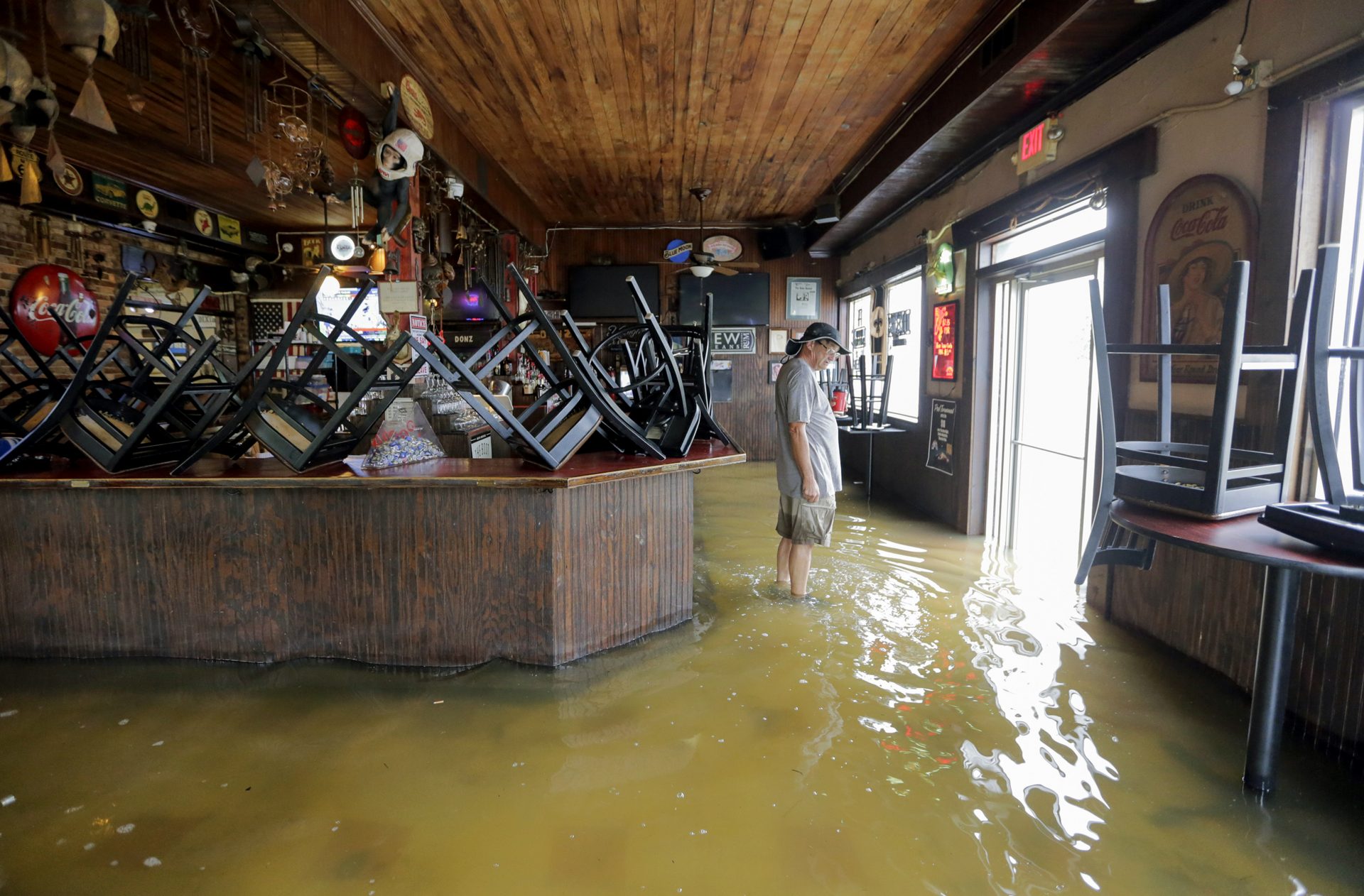 Barry’s flood threat lingers as storm slowly sweeps inland – Aruba Today