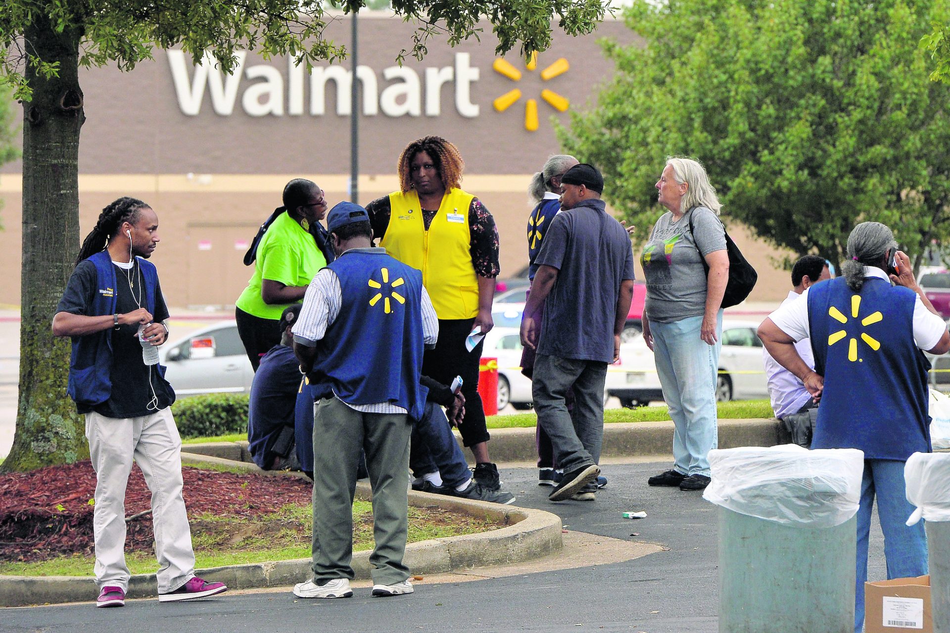 2 dead, 2 wounded in shooting at Walmart in Mississippi – Aruba Today