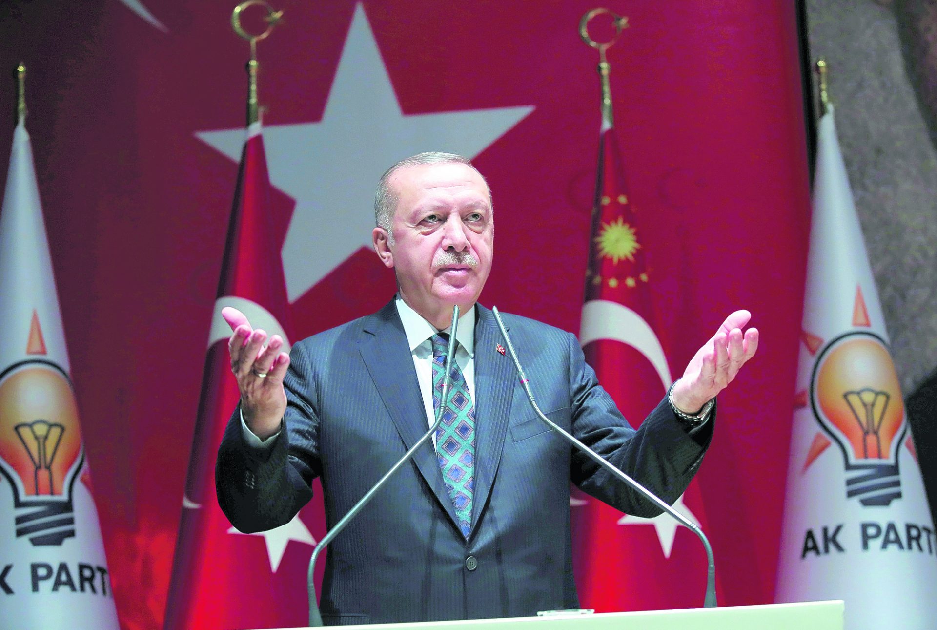 Turkey presses Syrian assault as thousands flee the fighting – Aruba Today