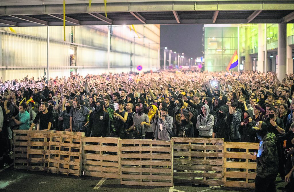 Protests erupt as Spain convicts leading Catalan separatists – Aruba Today