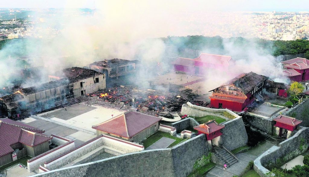 Fire nearly destroys historic Japanese castle – Aruba Today