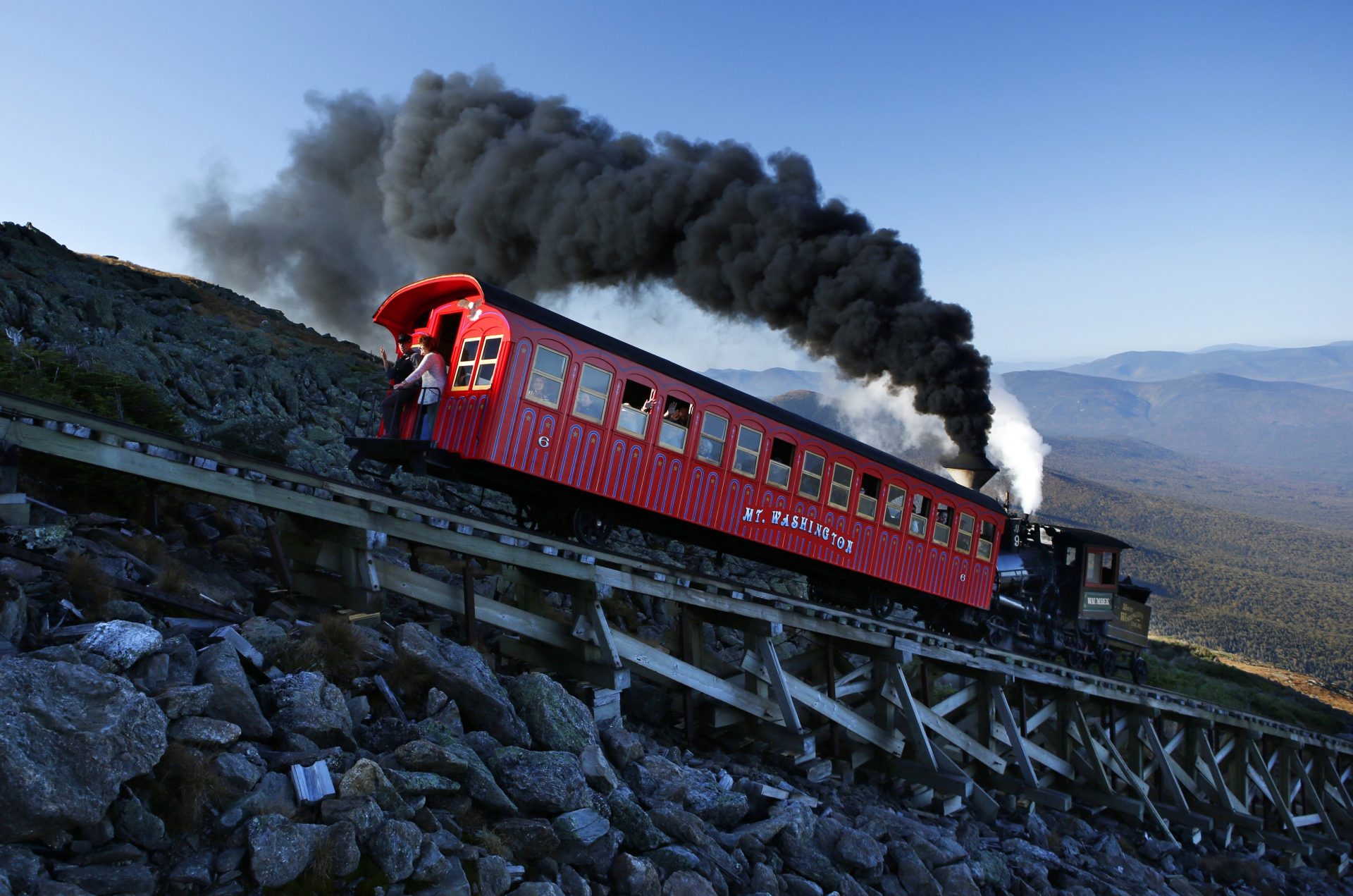 Hiker survives 200-foot fall during Mount Washington descent – Aruba Today
