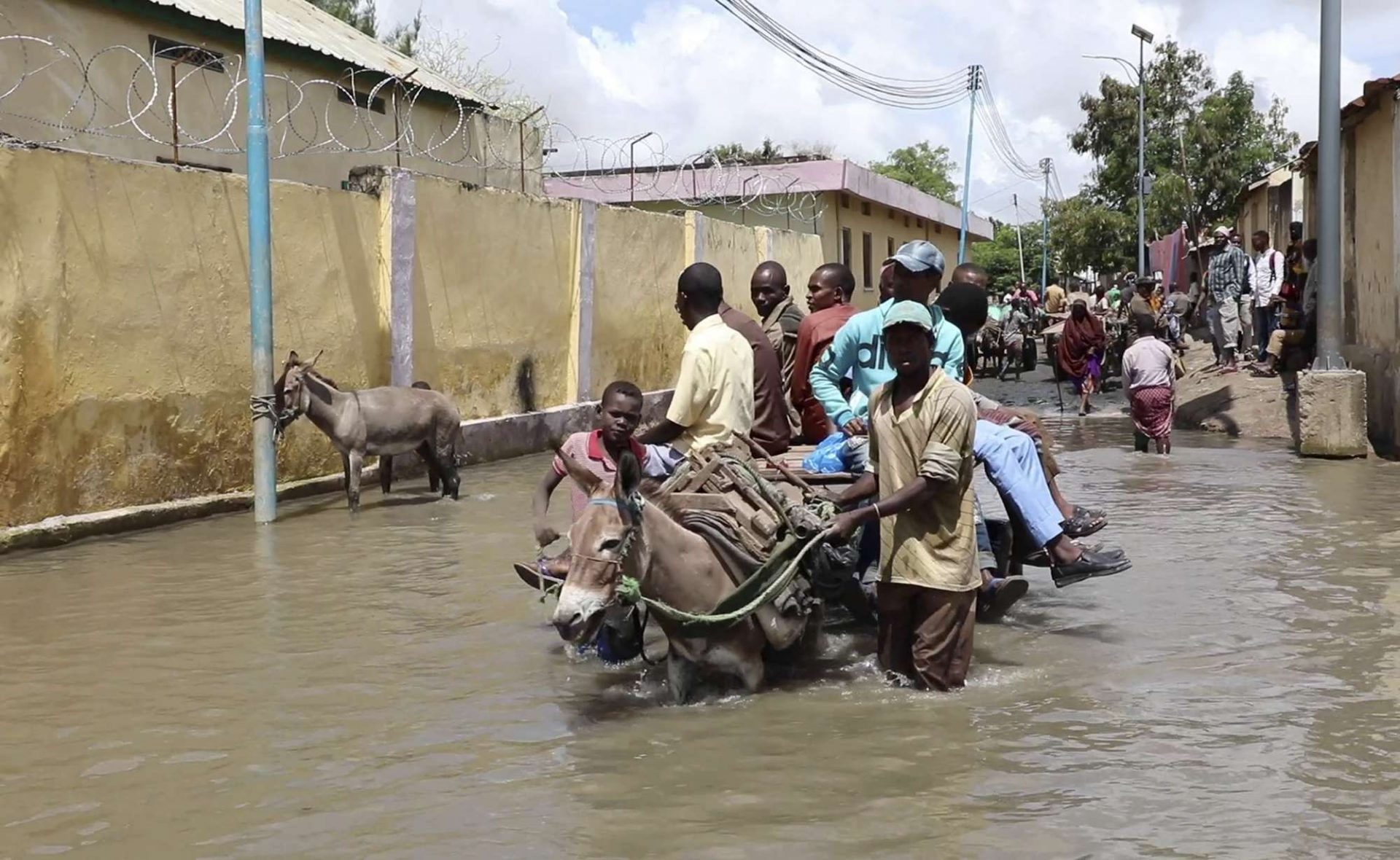 Severe flooding displaces scores of thousands in Somalia – Aruba Today