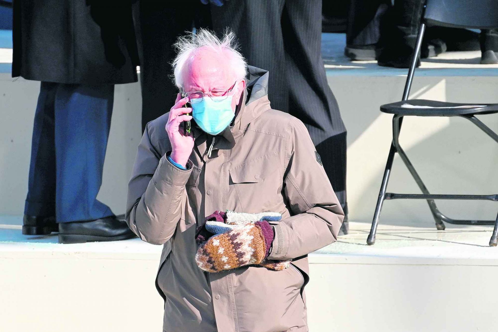 Bernie Sanders spawns splash of memes with inaugural attire – Aruba Today