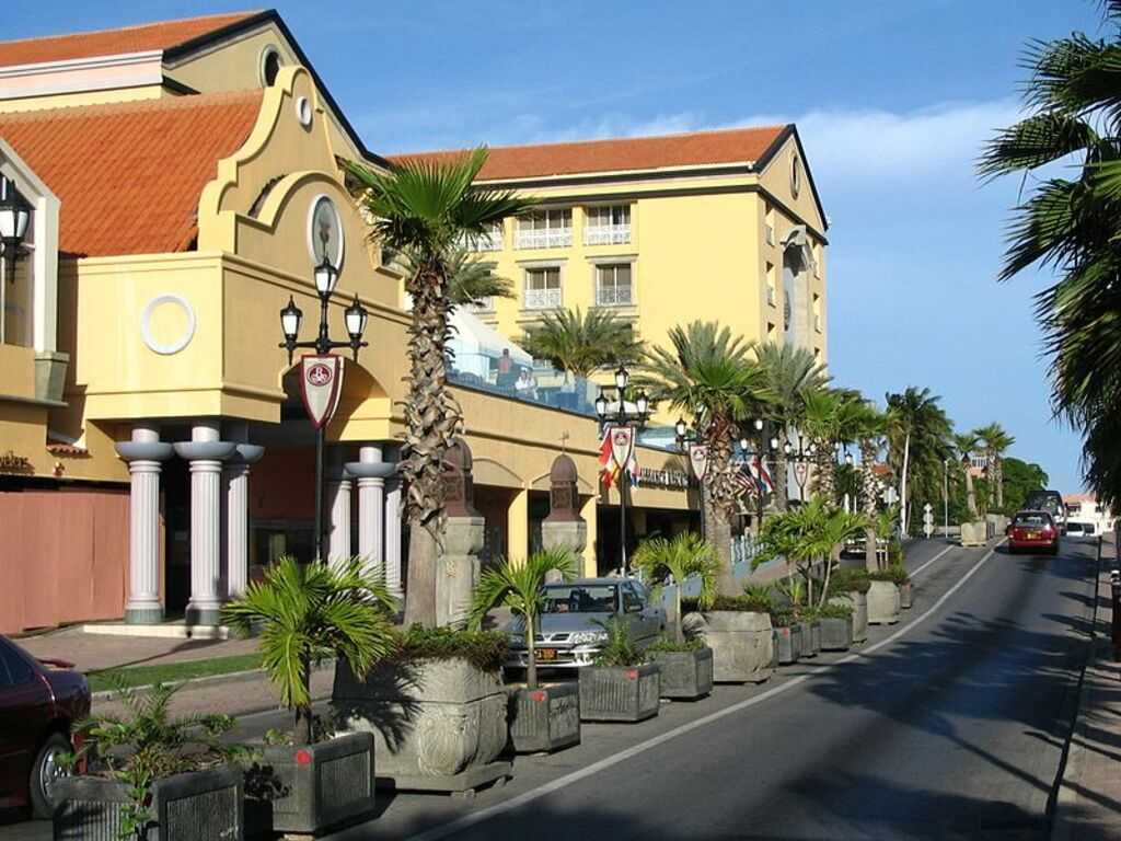 800px-Oranjestad_-Centro_de_Aruba-_L.G._Smith_Blvd_-_Renaissance_Mall ...