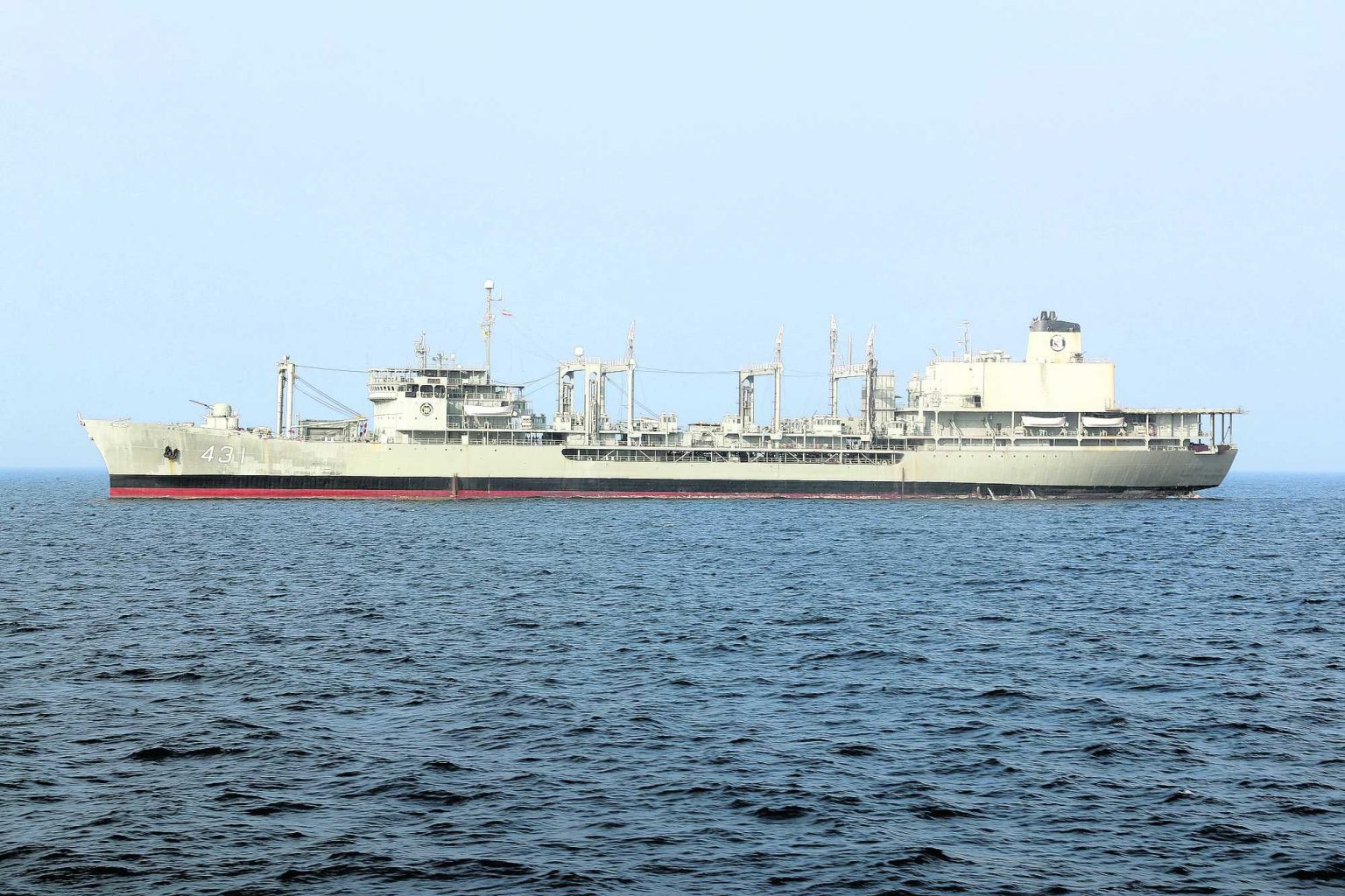 Iran’s largest warship catches fire, sinks in Gulf of Oman – Aruba Today