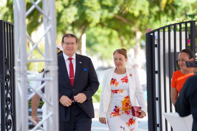 Ten local citizens recently awarded with Royal Medal of Honor – Aruba Today