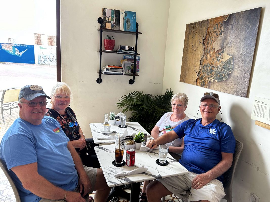 Aruba to me; Nancy and George Bascom, Nila and John Crouch – Aruba Today