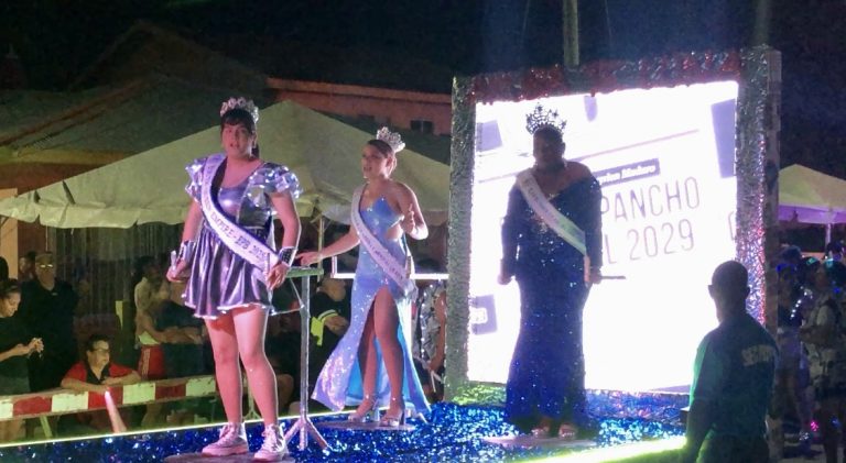 San Nicolas Shines During the Light Parade – Aruba Today