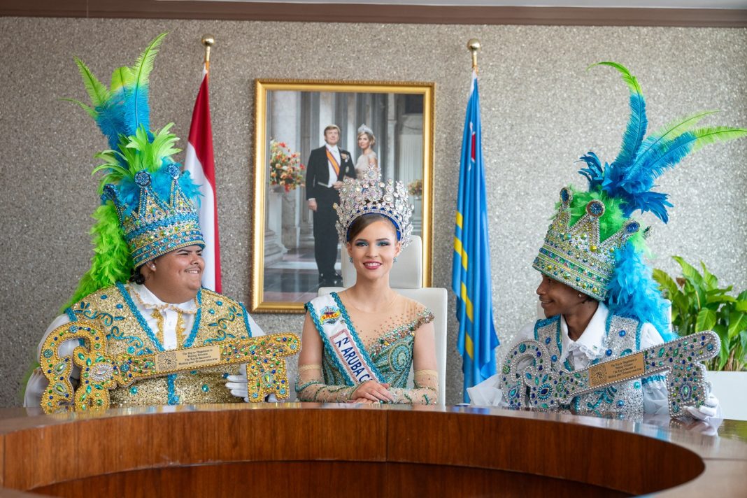 Prime Minister hands over Carnival 72 authority to the 2026 monarchs ...